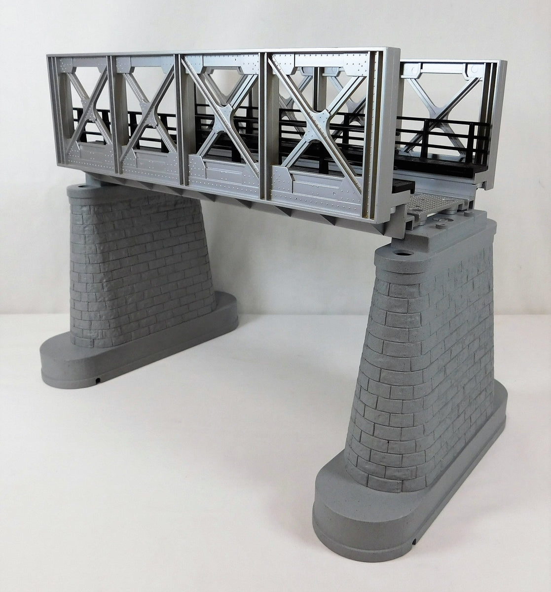 MTH 40-1120 O Gauge RealTrax SILVER Girder Bridge w/ piers 10" long th ...